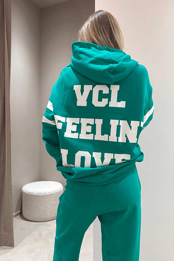 Vicolo - Felpa verde smeraldo bande bianche con cappuccio Vicolo - Felpa verde smeraldo bande bianche con cappuccio